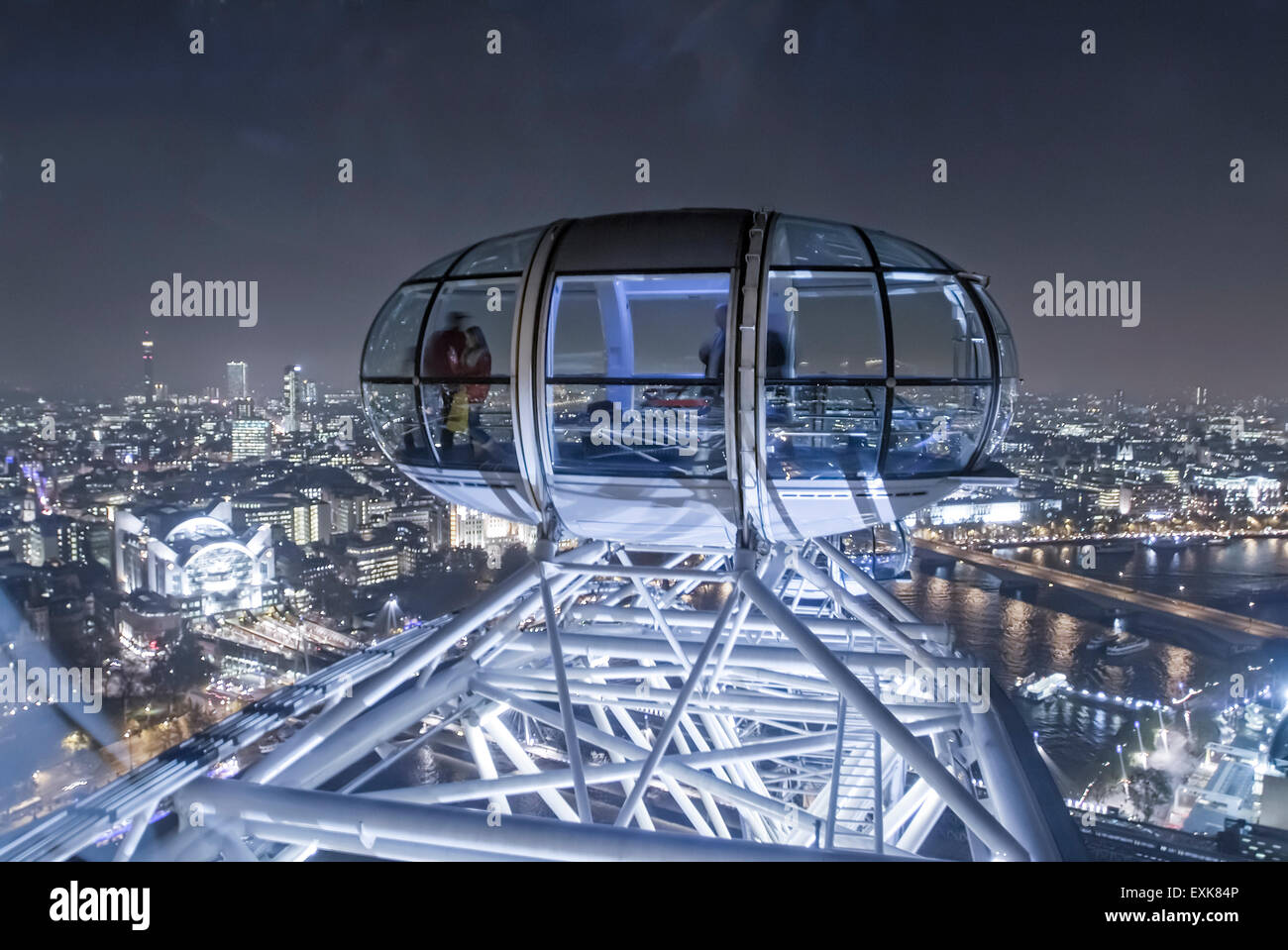 Night view of london eye hi-res stock photography and images - Alamy