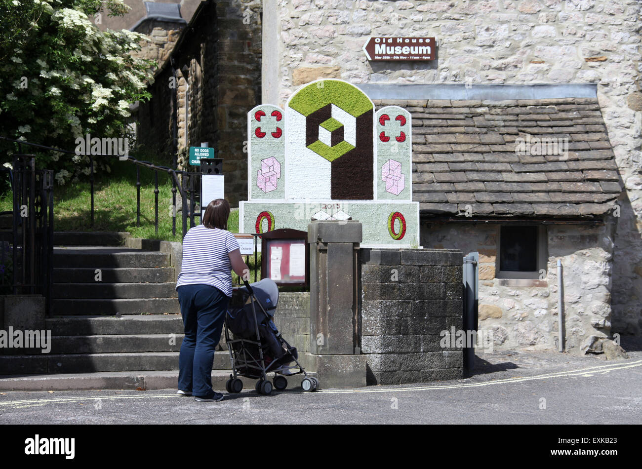 Mother and child admiring the 2015 Bakewell Well Dressing Stock Photo ...
