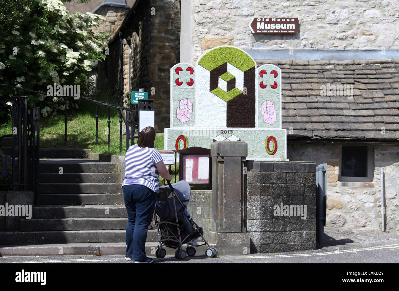 Child looking into well hi-res stock photography and images - Alamy