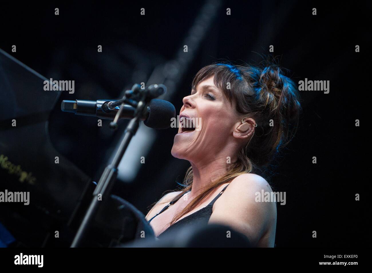 American rock singer beth hart hi-res stock photography and images - Alamy
