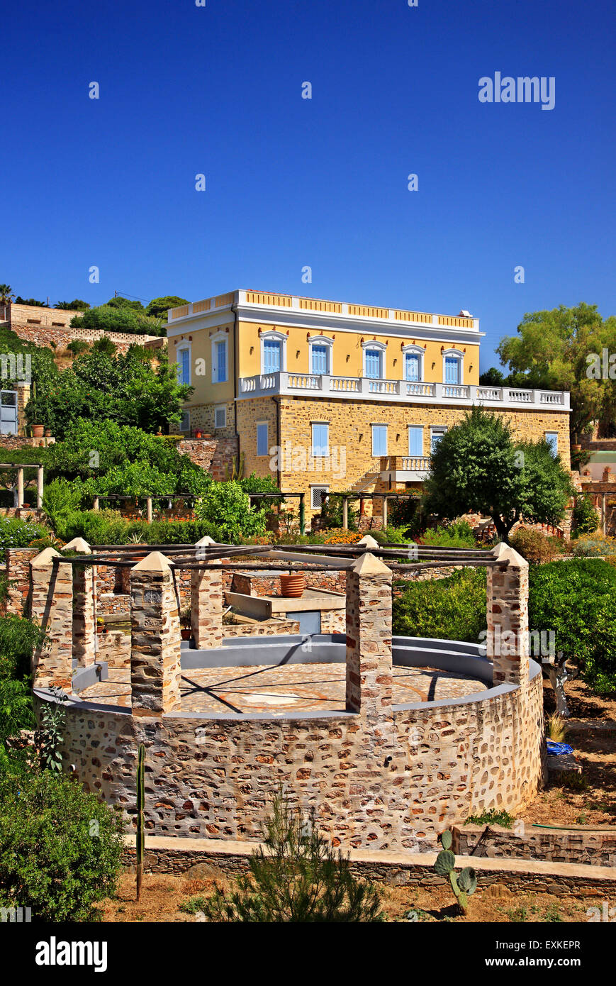 Aegean villa hi-res stock photography and images - Alamy