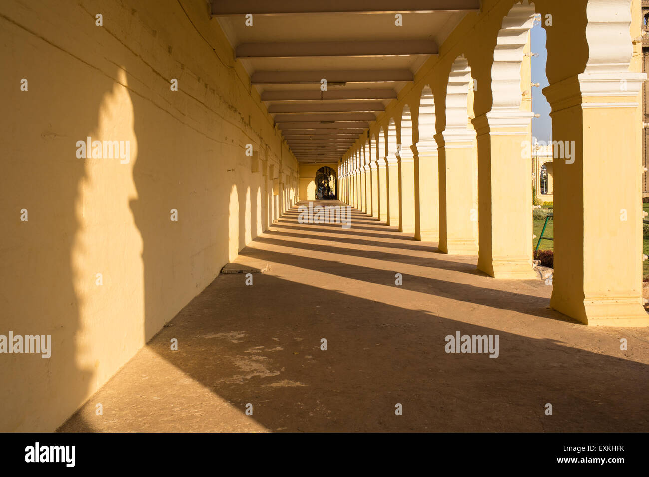 Long corridor column columns hi-res stock photography and images - Alamy