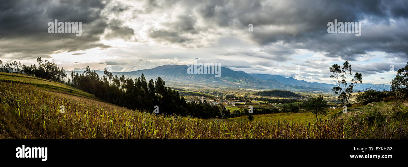 City panorama ecuador hi-res stock photography and images - Alamy