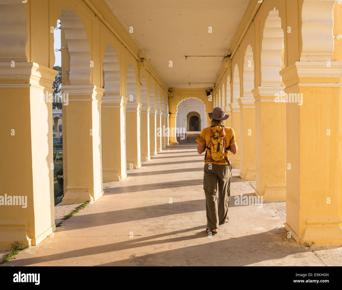 Long corridor column columns hi-res stock photography and images - Alamy