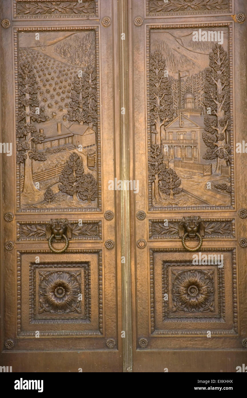Bronze door capitol hi-res stock photography and images - Alamy