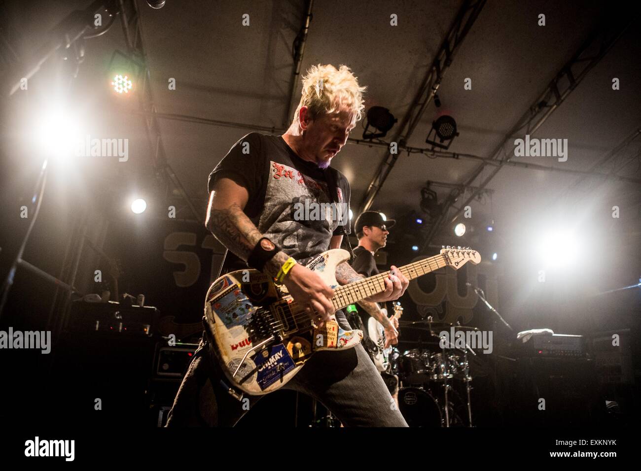 Strung out band hi-res stock photography and images - Alamy