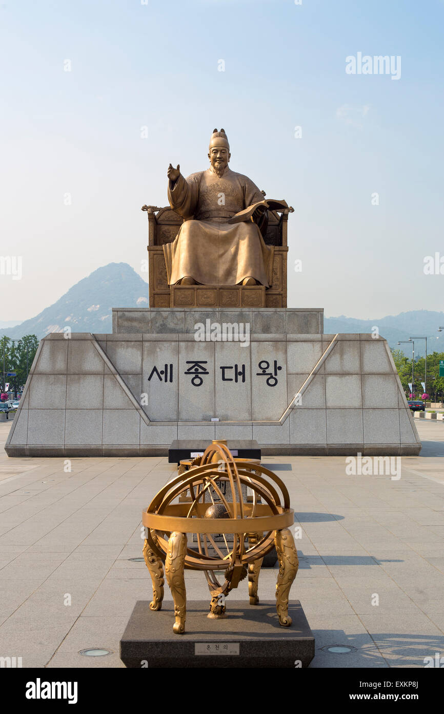 The statue of King Sejong and and an astronomical tool, Honcheonui ...