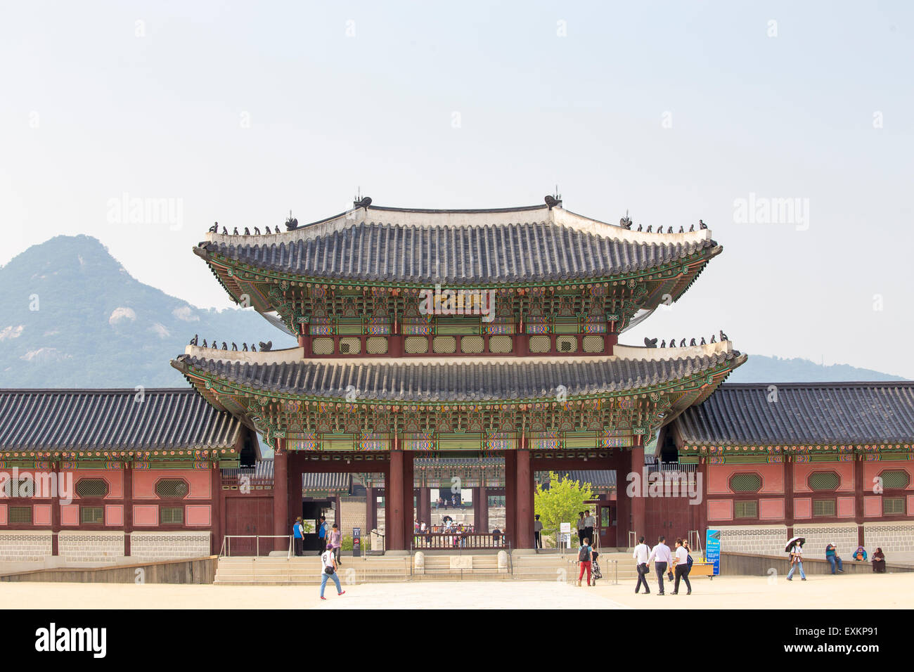 The main gate to the Gyeongbokgung Palace Stock Photo - Alamy