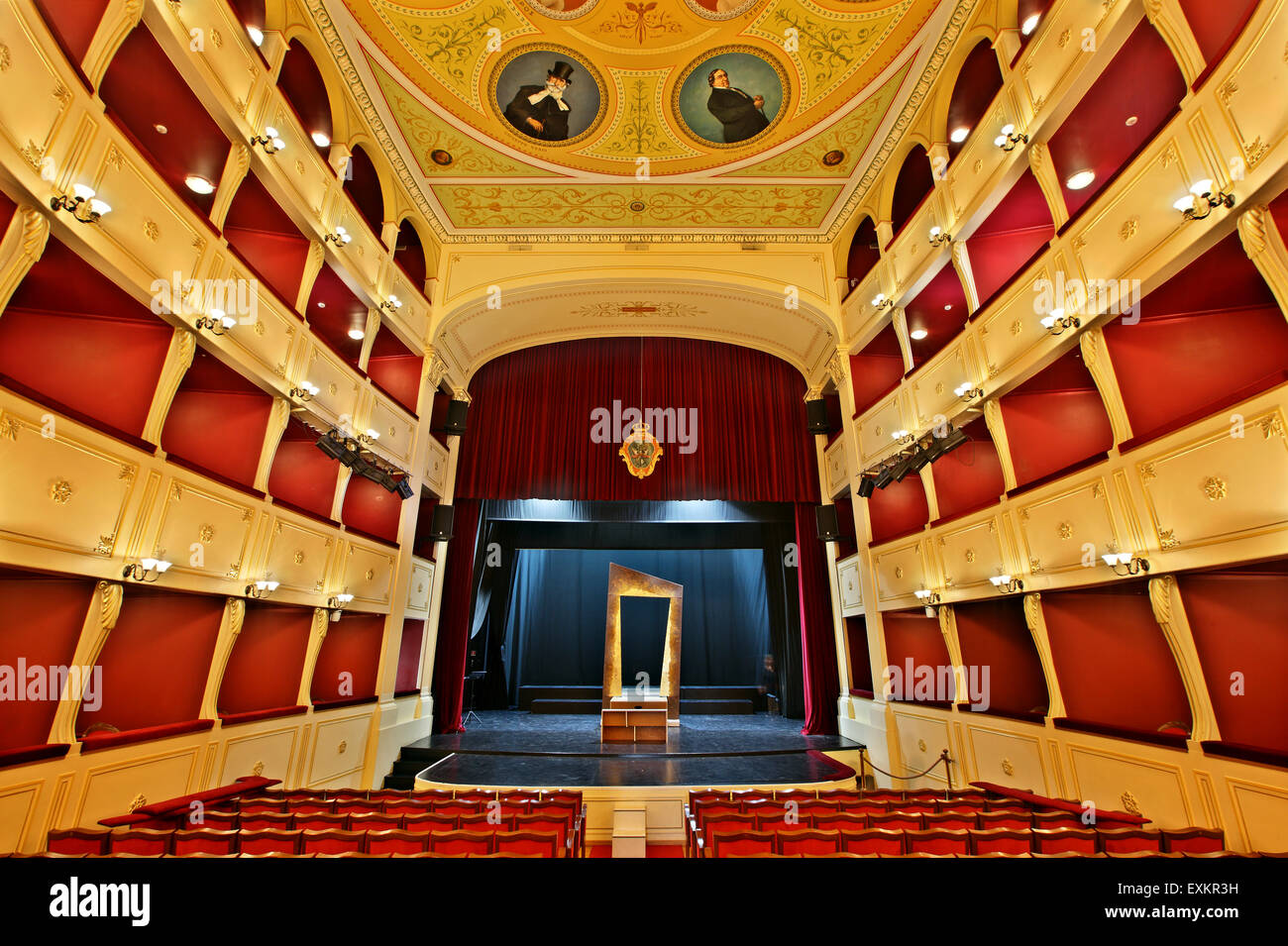 Inside the apollo theater hi-res stock photography and images - Alamy