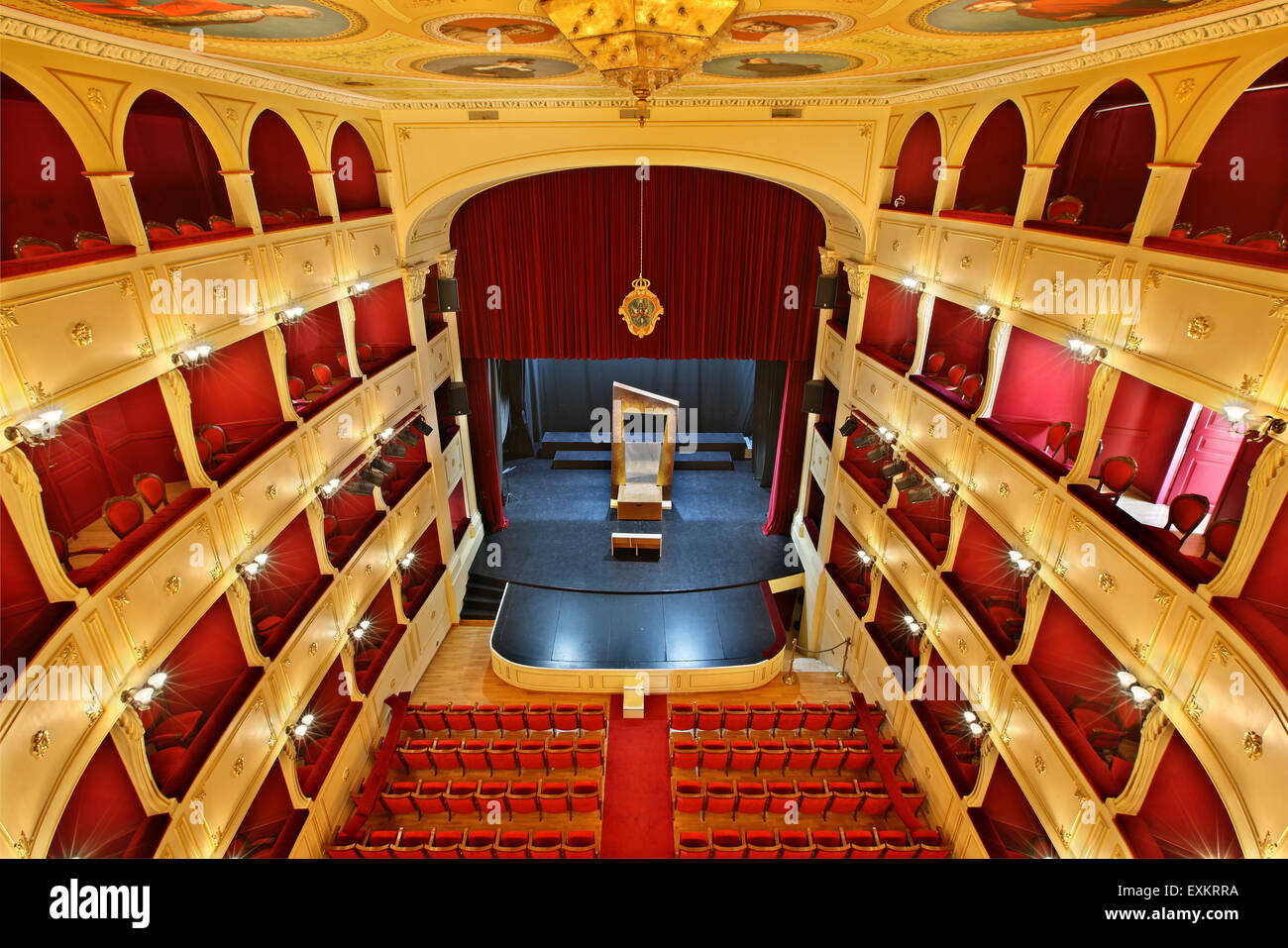 The inside of apollo theater hi-res stock photography and images - Alamy