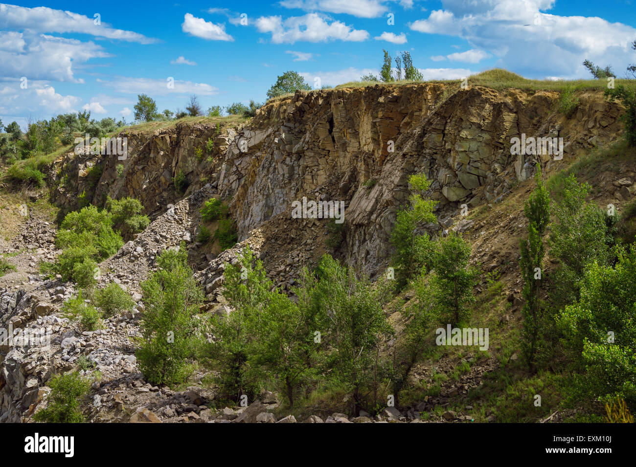 view of granite stones extraction in the quarry Stock Photo - Alamy