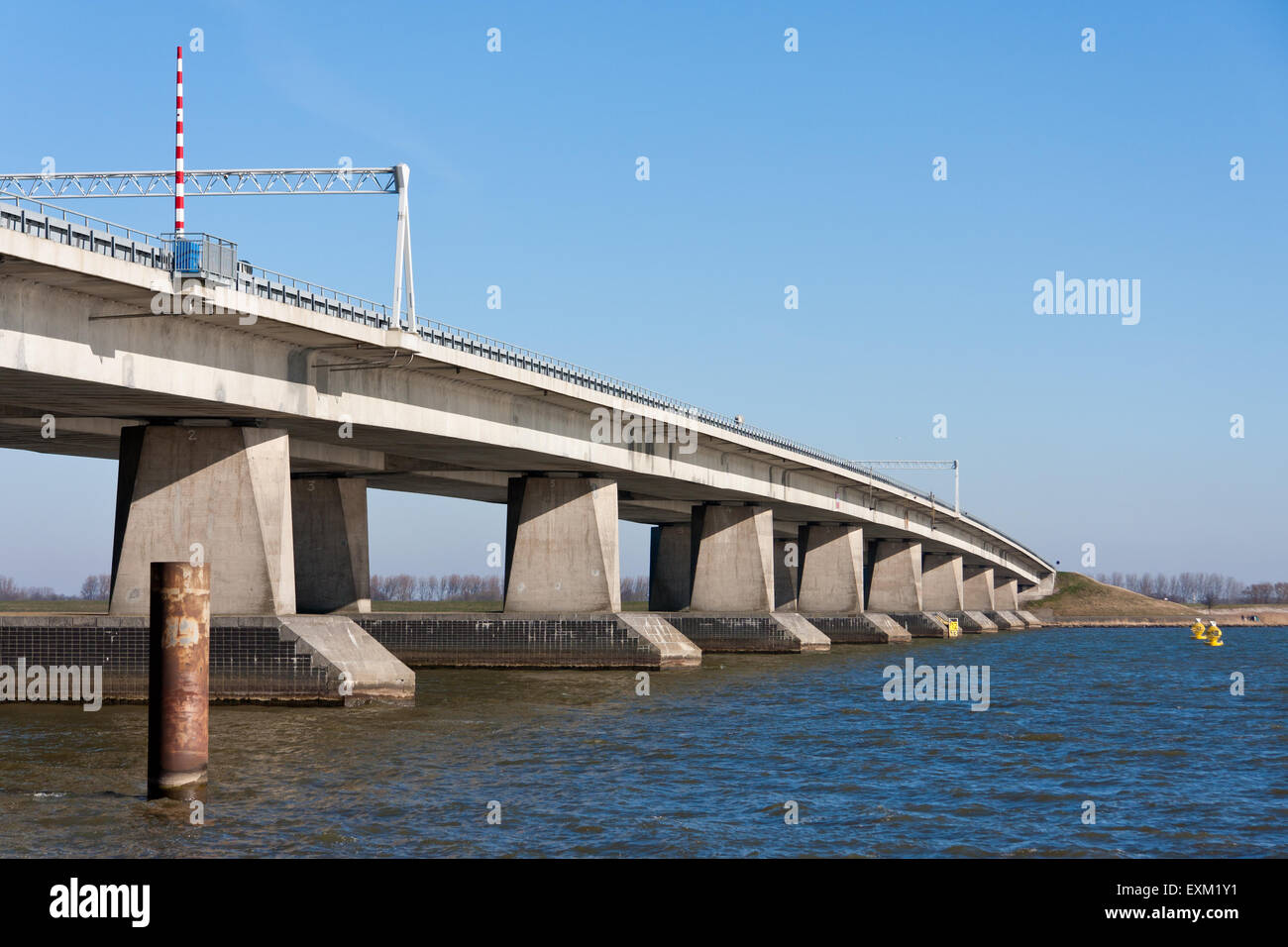 Bridge europe concrete outside hi-res stock photography and images - Alamy