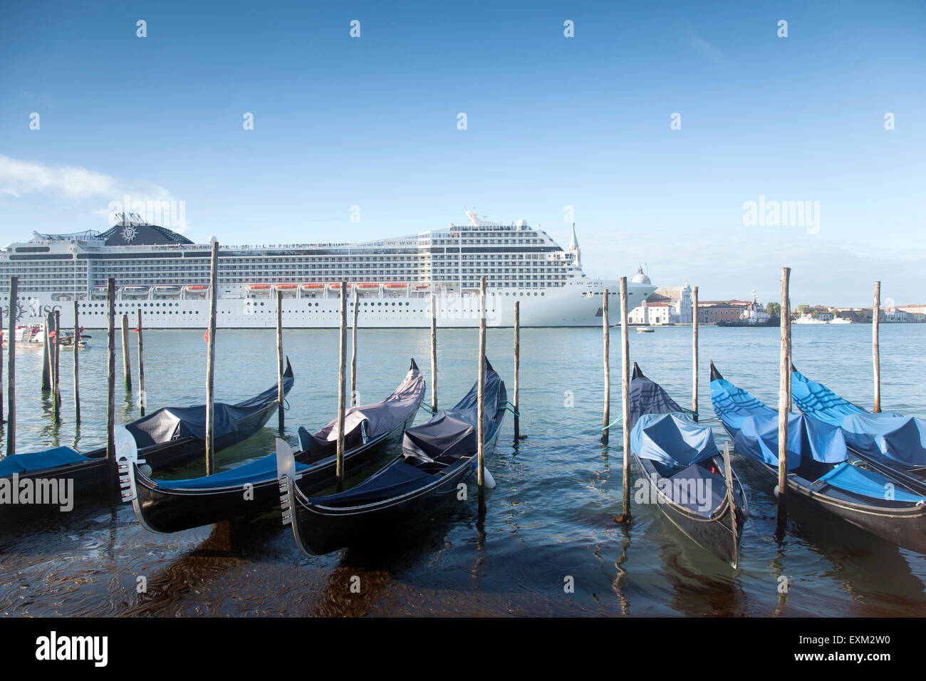 Gondola and Cruise Ship in Venice, Italy Stock Photo - Alamy