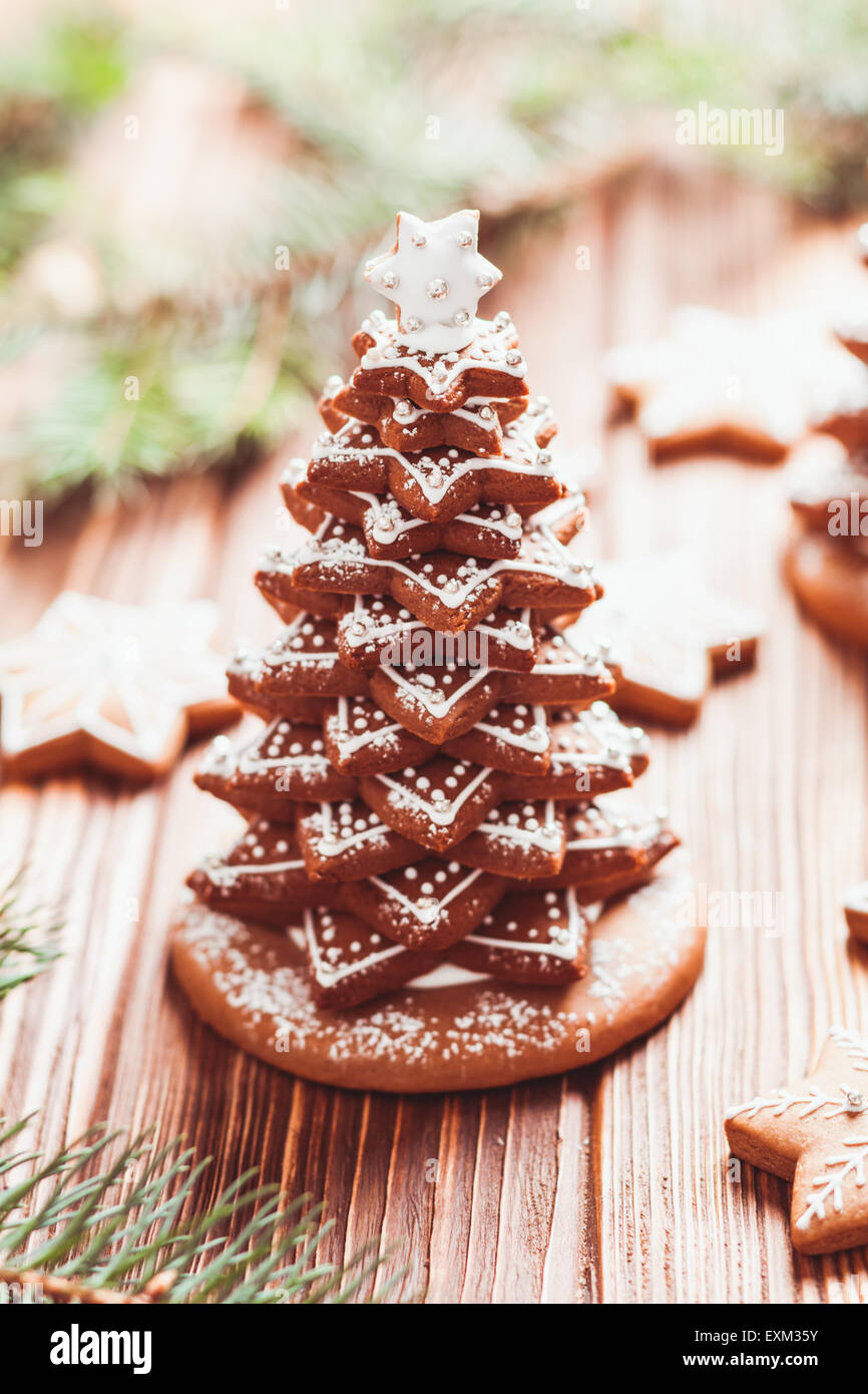 Gingerbread Christmas tree Stock Photo - Alamy