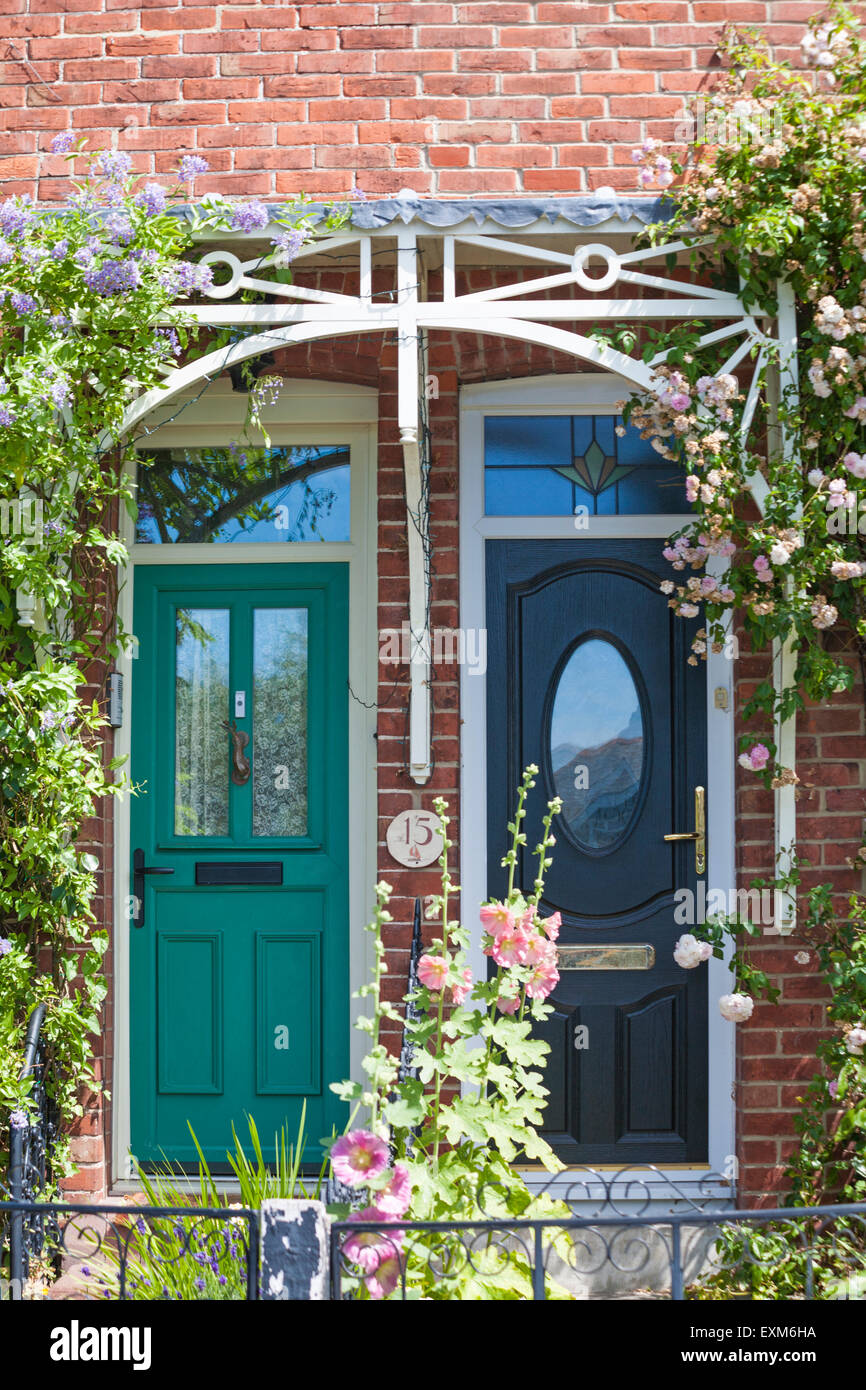 Cottage cottages porch porches hi-res stock photography and images - Alamy