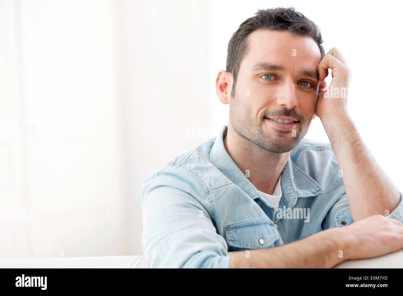 Man relaxed smile hi-res stock photography and images - Alamy