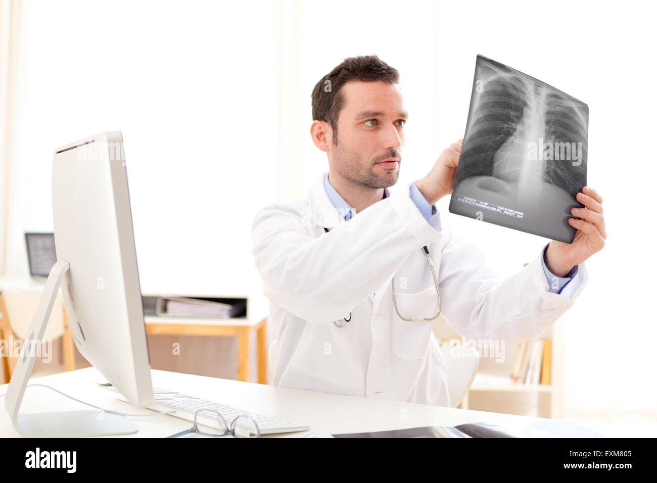 Doctor desk office write hi-res stock photography and images - Alamy