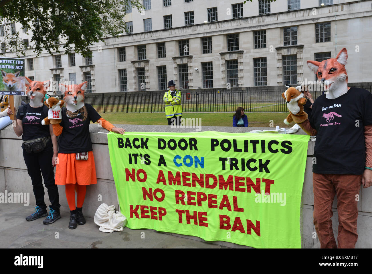 Fox hunting demonstration hi-res stock photography and images - Alamy