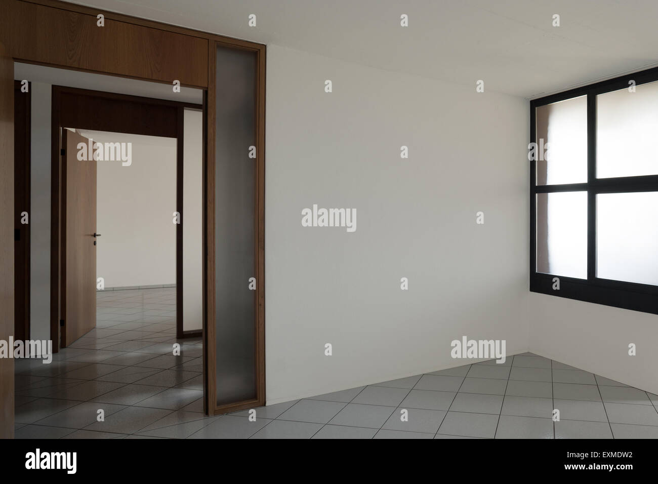 Empty room tiles floor door hi-res stock photography and images - Alamy