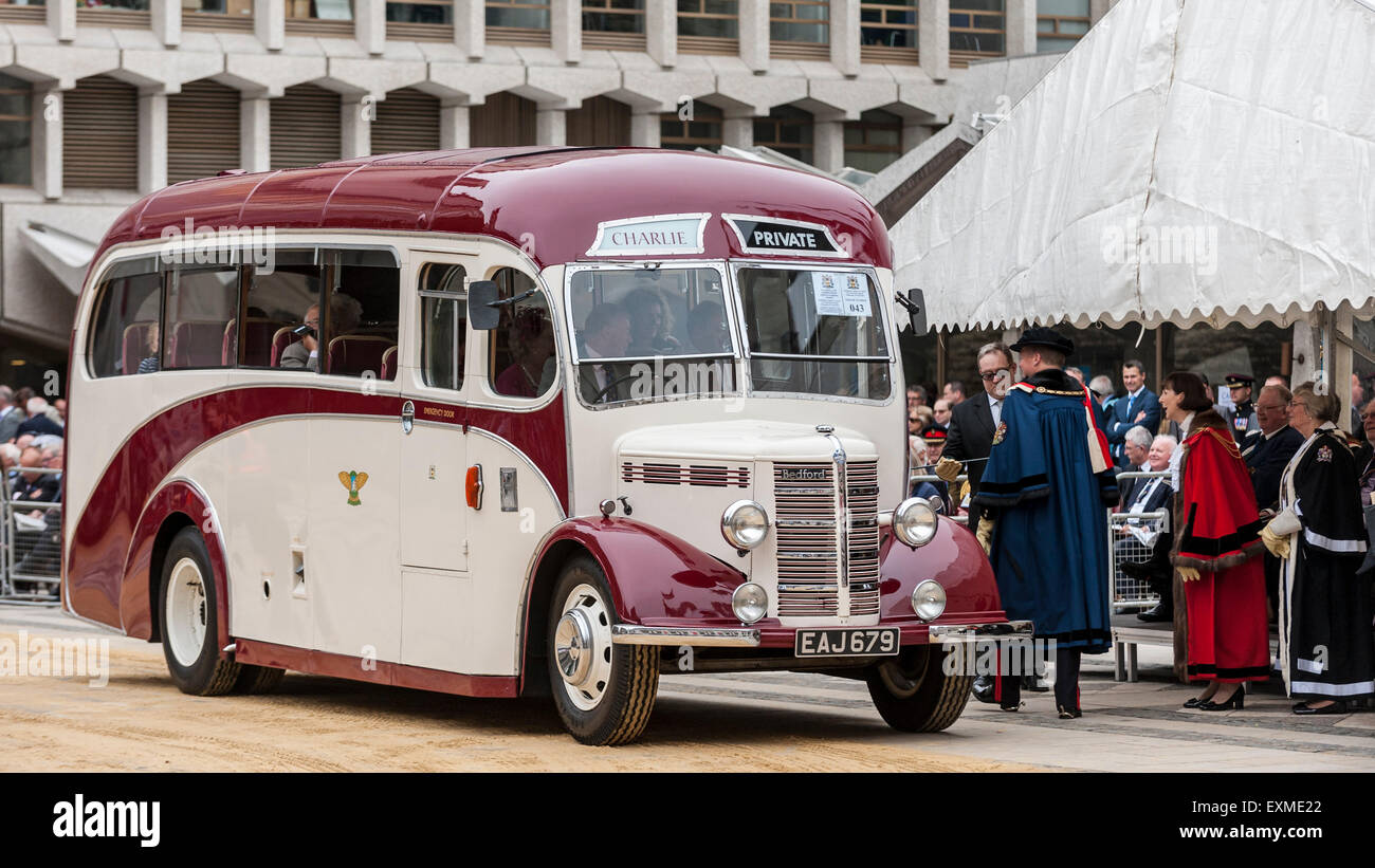 Steam powered bus hi-res stock photography and images - Alamy