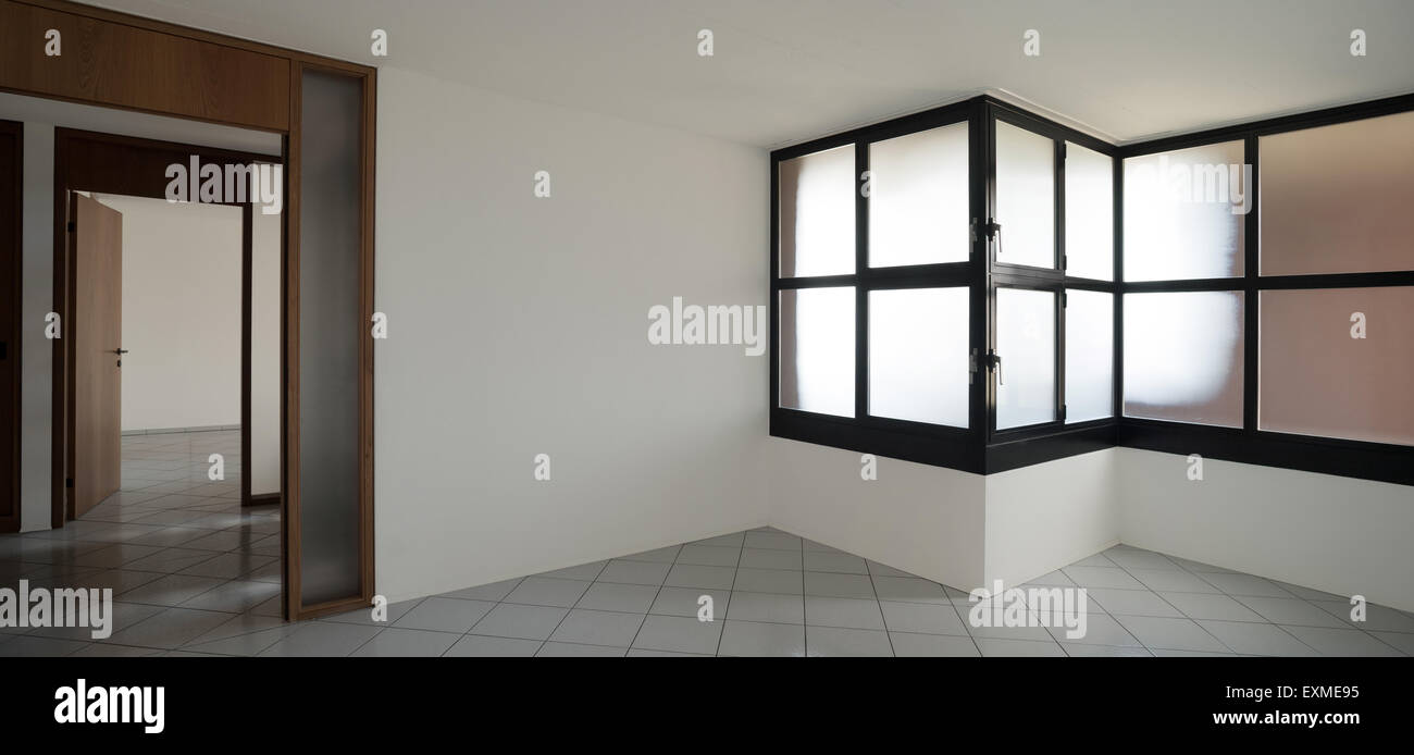 Empty room tiles floor door hi-res stock photography and images - Alamy