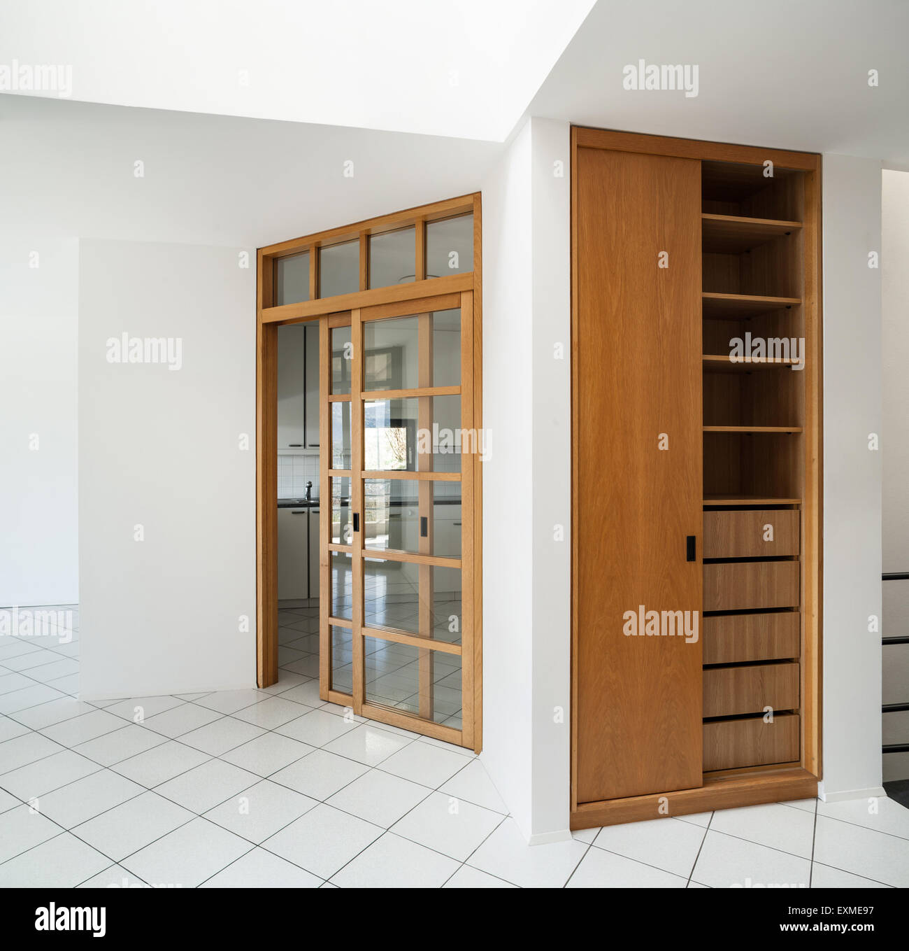 Empty apartment hi-res stock photography and images - Alamy