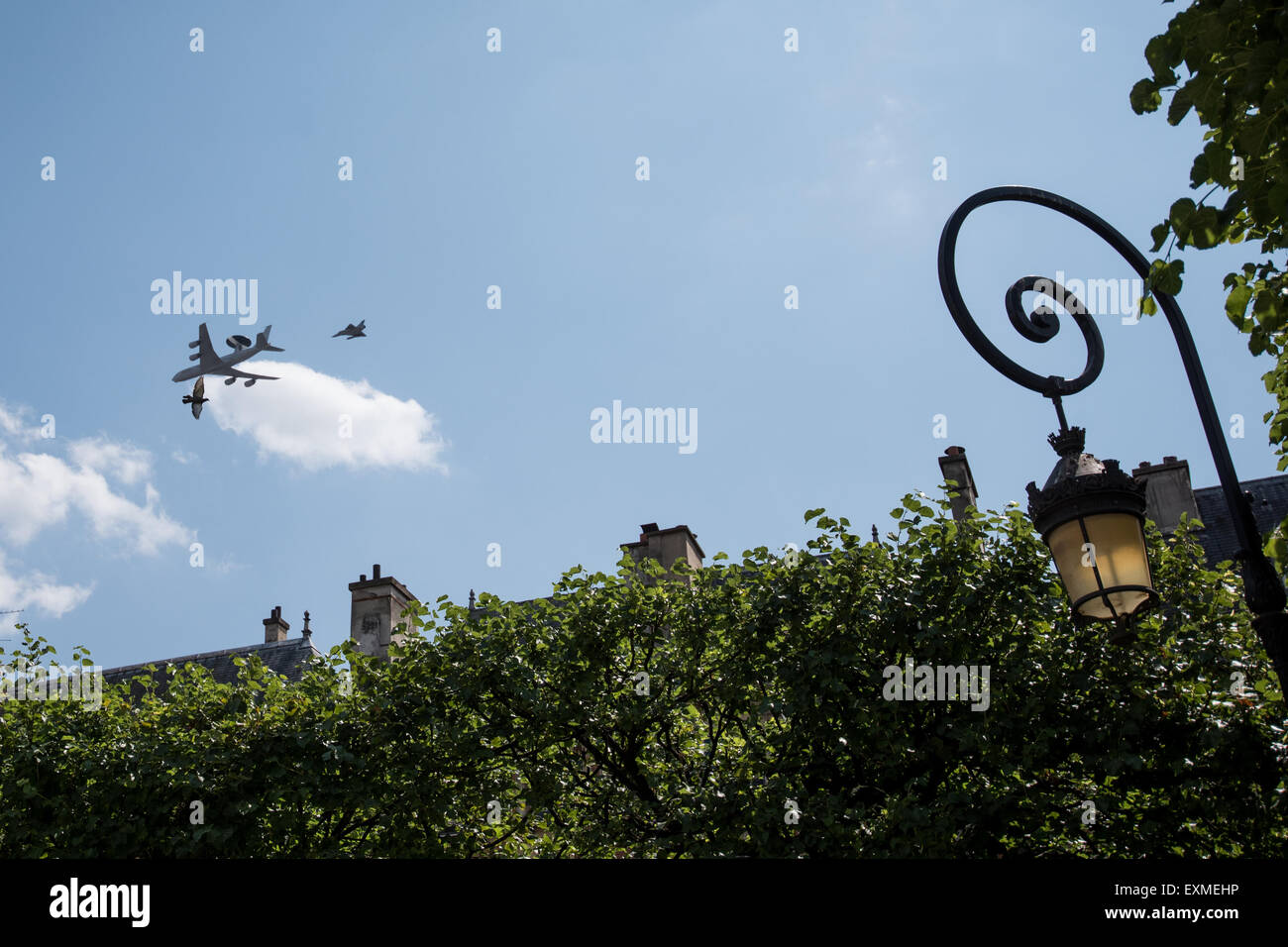 MIlitary planes fly over a park in Central Paris Stock Photo - Alamy