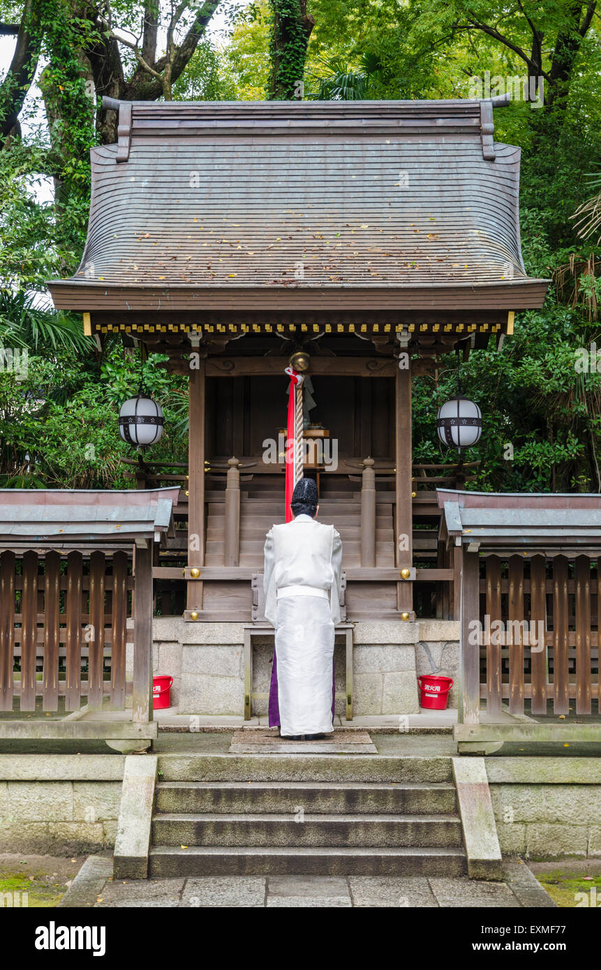 Temple priest at Kitano Tenmangu Shrine, Kyoto, Kansai, Japan Stock ...