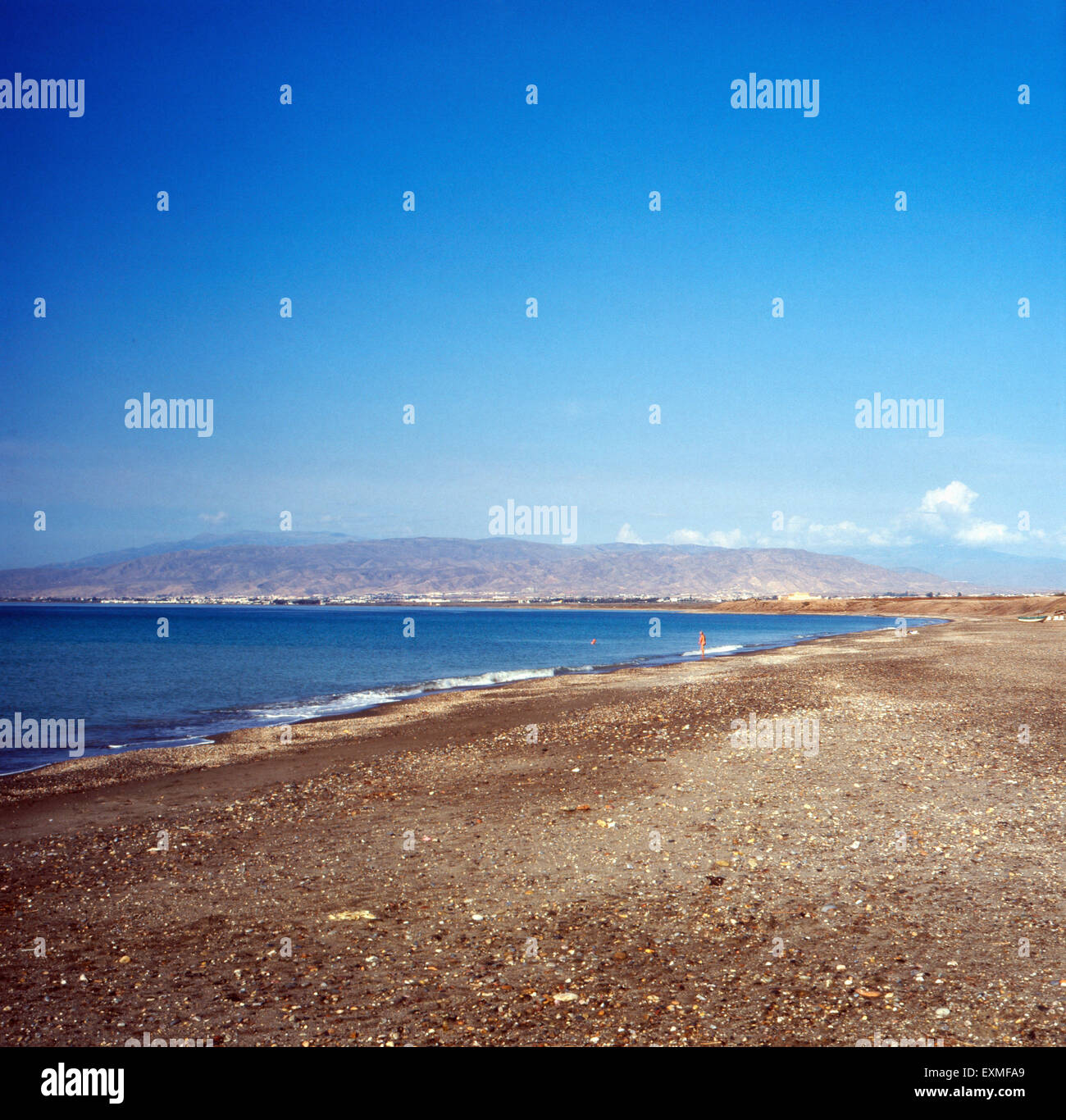Am Strand des Ferienorts Retamar an der Costa de Almería, Andalusien ...