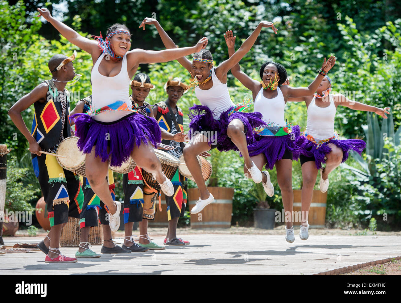 Zimbabwe dance hi-res stock photography and images - Alamy
