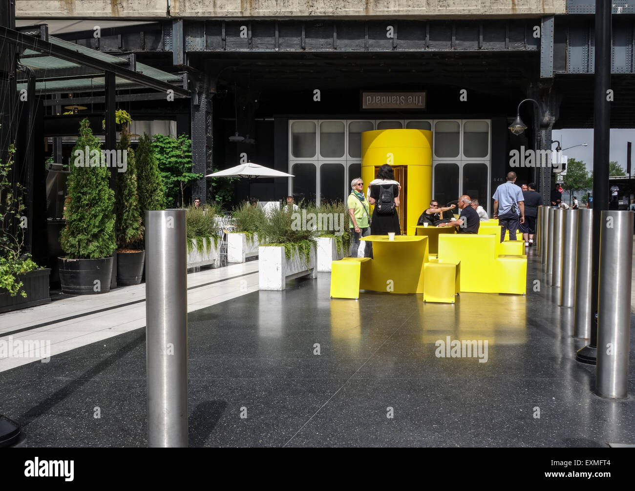 Standard hotel new york high line hi-res stock photography and images ...