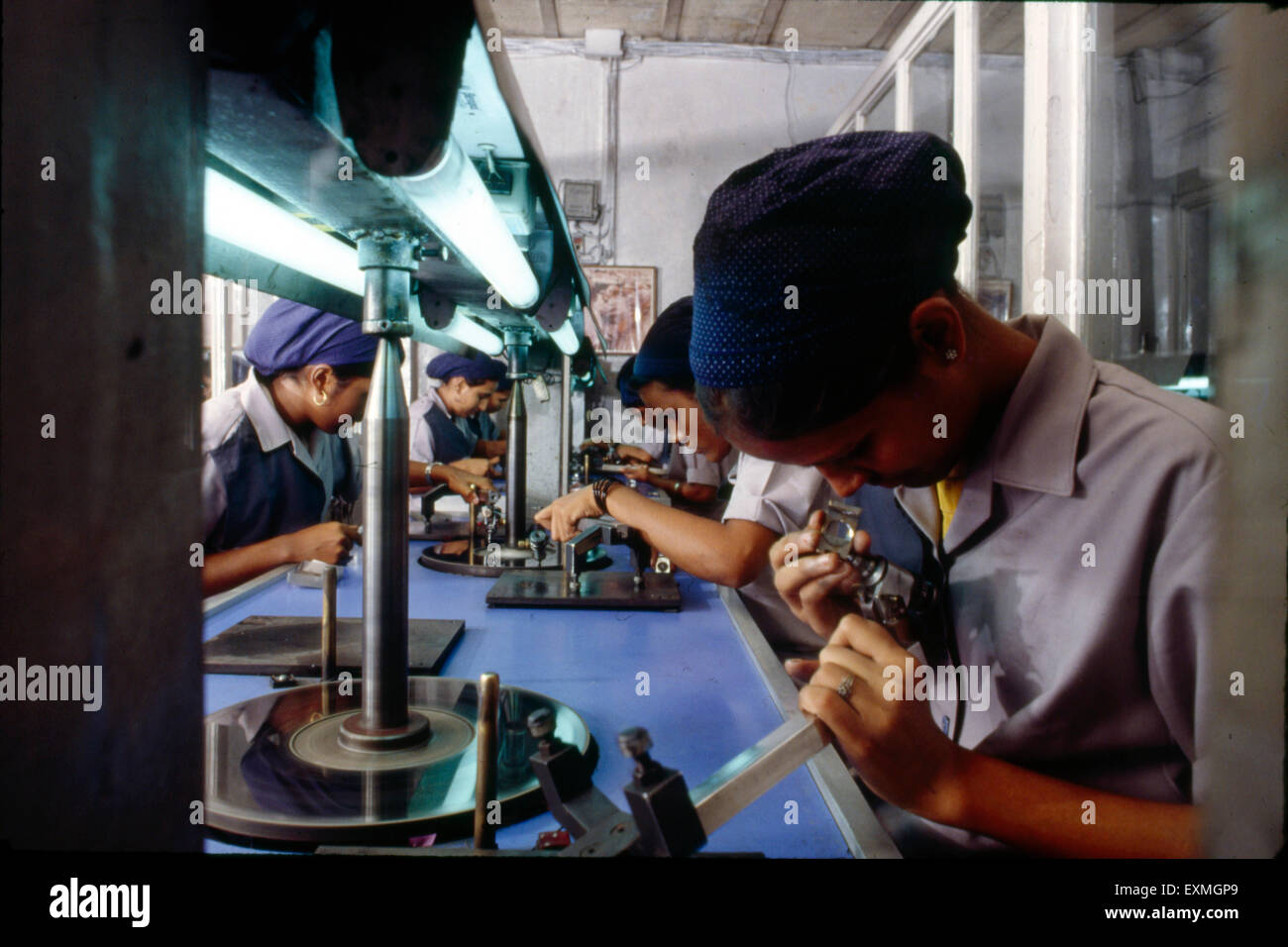 Indian women working in diamond factory Stock Photo - Alamy
