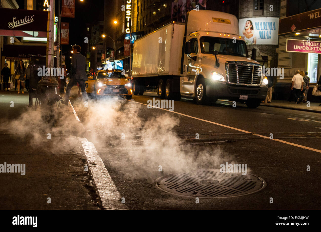 Steam rising up from the NYC street Stock Photo - Alamy
