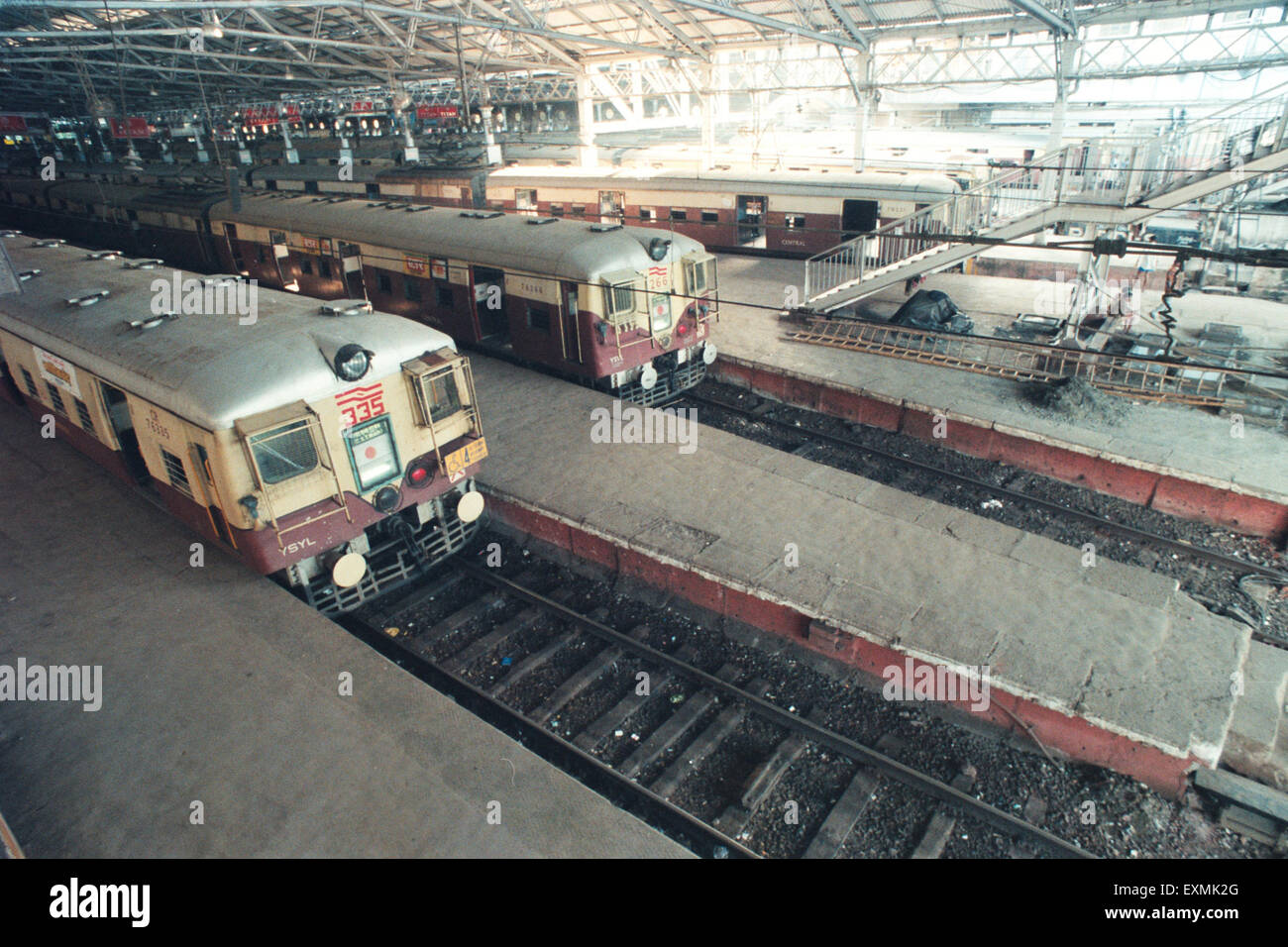 Mumbai local suburban train station platform, Bombay, Mumbai ...