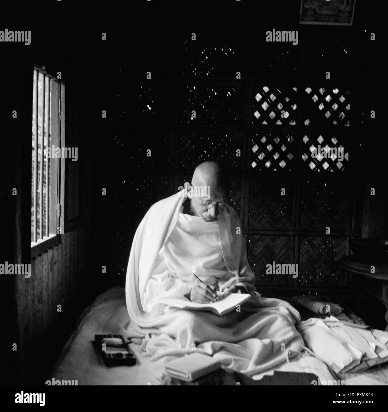 Mahatma gandhi writing hi-res stock photography and images - Alamy