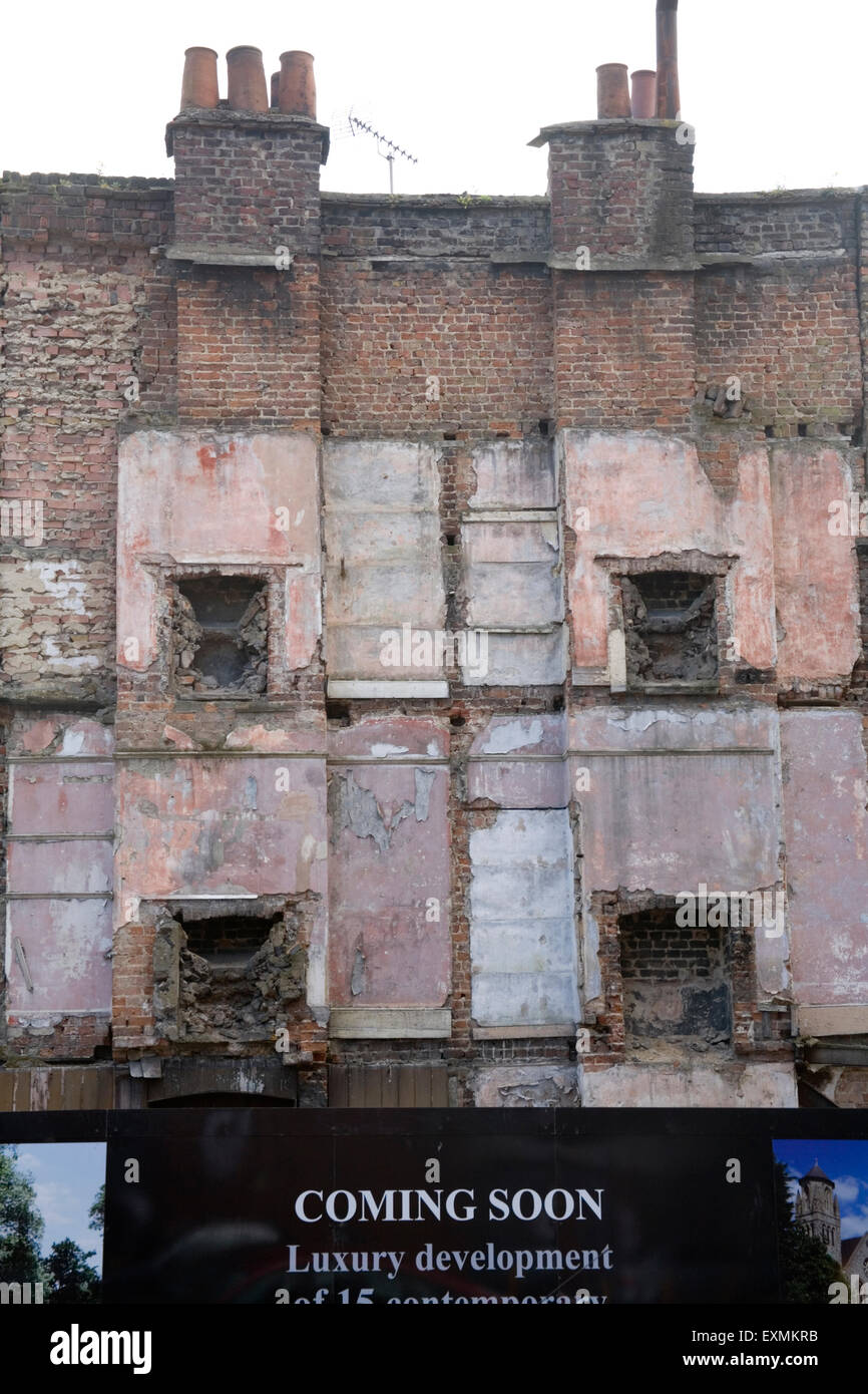 Demolition of house Stock Photo - Alamy