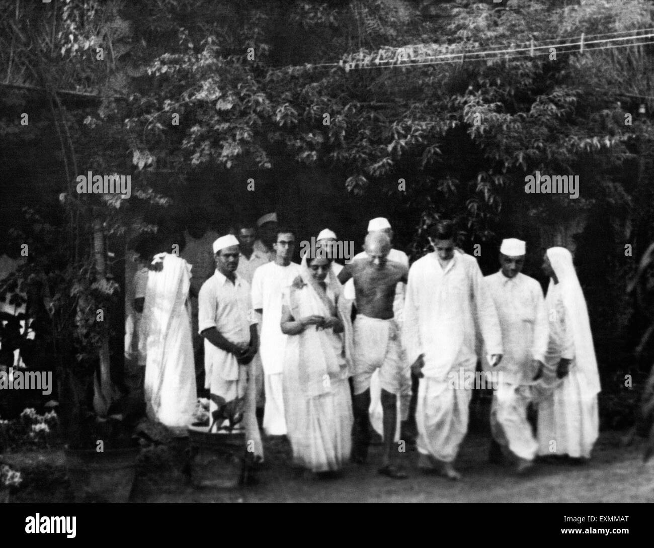 Mahatma Gandhi walking Sumati Morarjee, Juhu Beach, Bombay, Mumbai ...