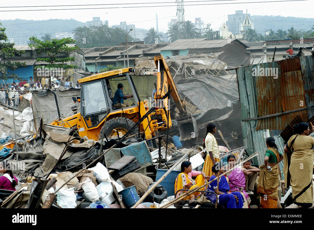 Slums area in mumbai hi-res stock photography and images - Alamy