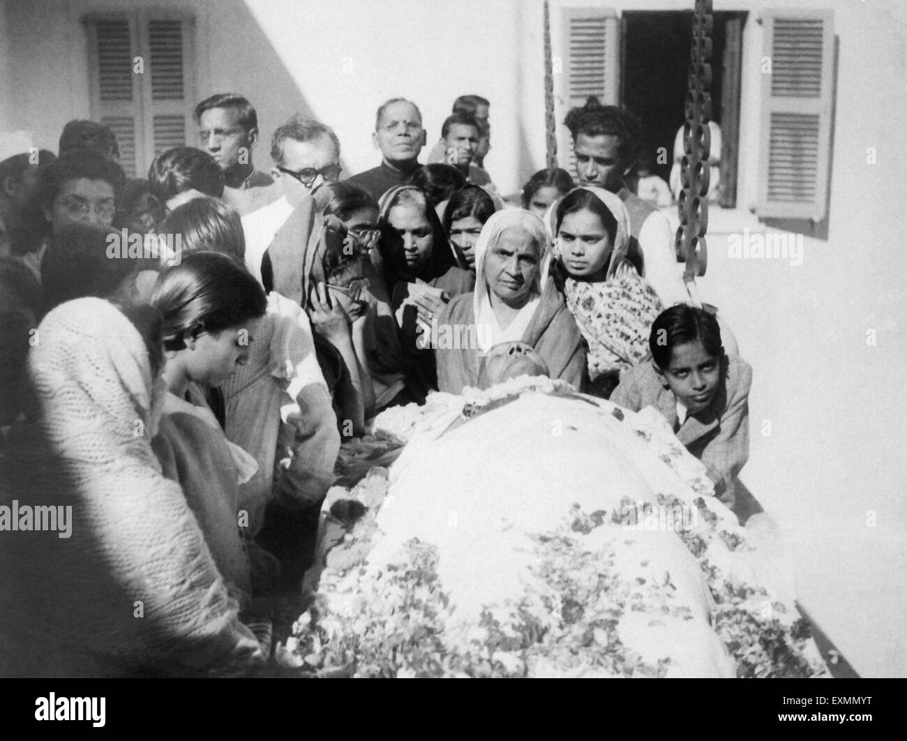 Mahatma Gandhi dead body Birla House Delhi india 31st January 1948 ...