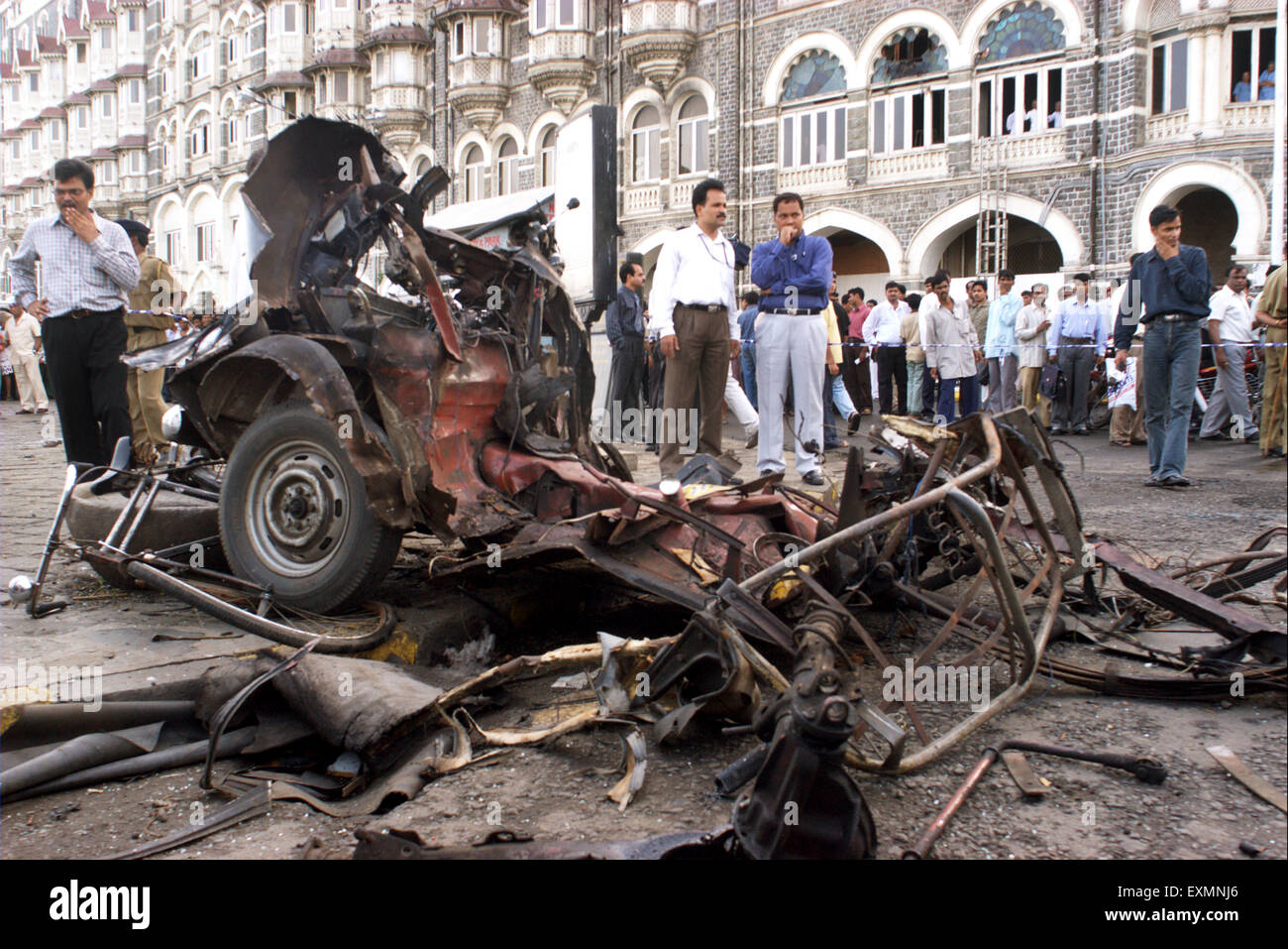 car damaged terror bomb blast explosi on Taj Mahal Hotel Bombay Mumbai ...