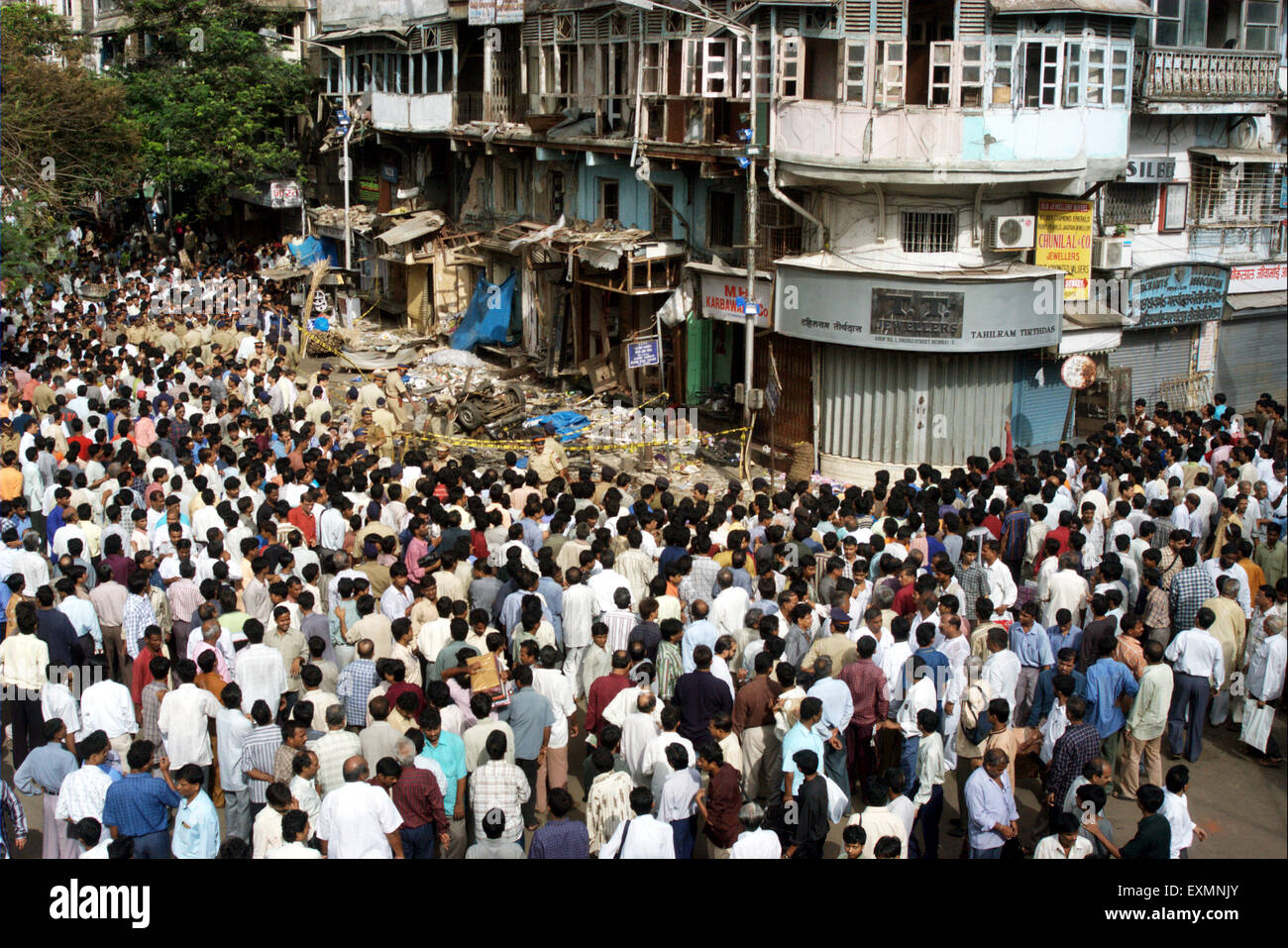 crowd people bomb blast site Zaveri Bazaar Kalbadevi Bombay Mumbai ...