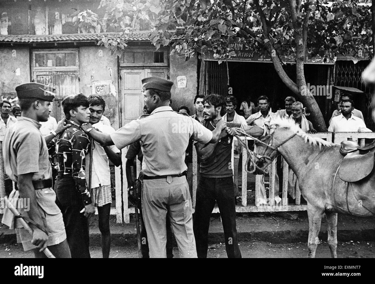 Police and people fighting hi-res stock photography and images - Alamy