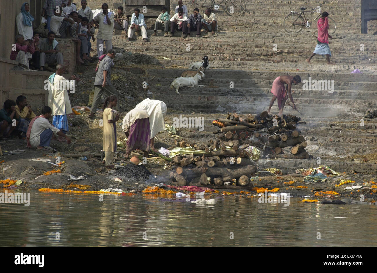 Funeral pyre ganges river hi-res stock photography and images - Alamy