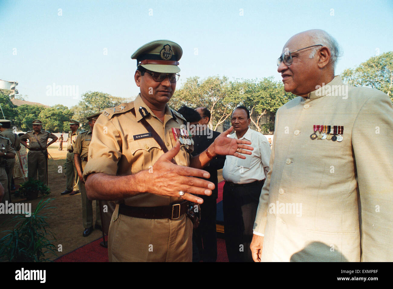 State police officer wearing hi-res stock photography and images - Alamy