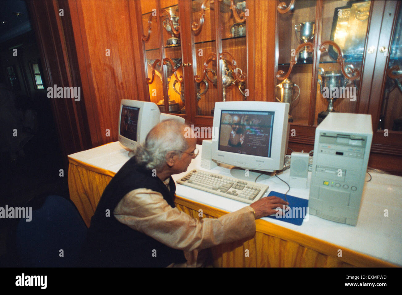 Indian classical music maestro Pandit Jasraj on computer mumbai india ...