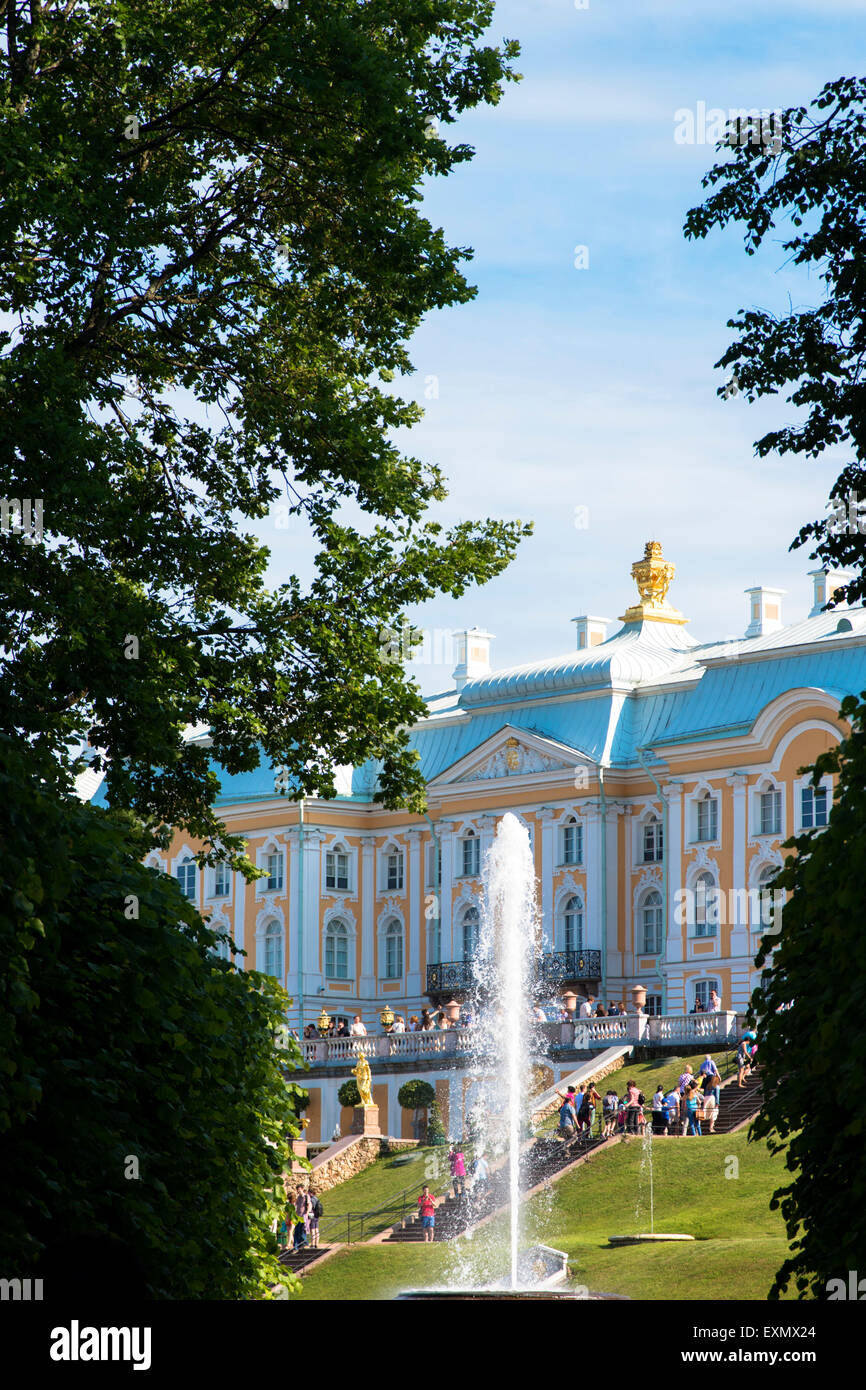 Peterhof palace petrodvorets hi-res stock photography and images - Alamy