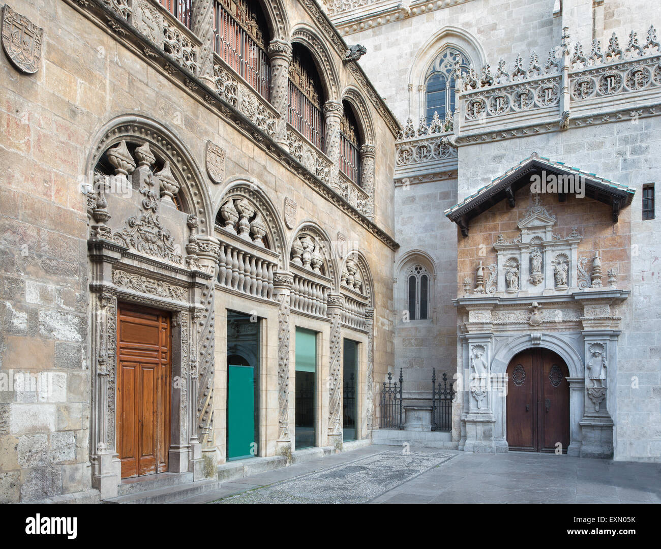 Granada - The Capilla real portal in the morning light Stock Photo - Alamy