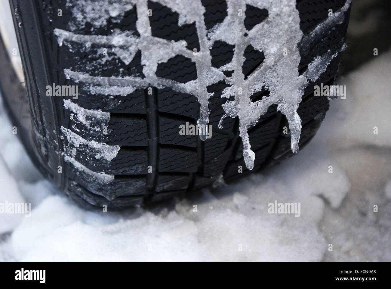 Bitterly cold weather hi-res stock photography and images - Alamy