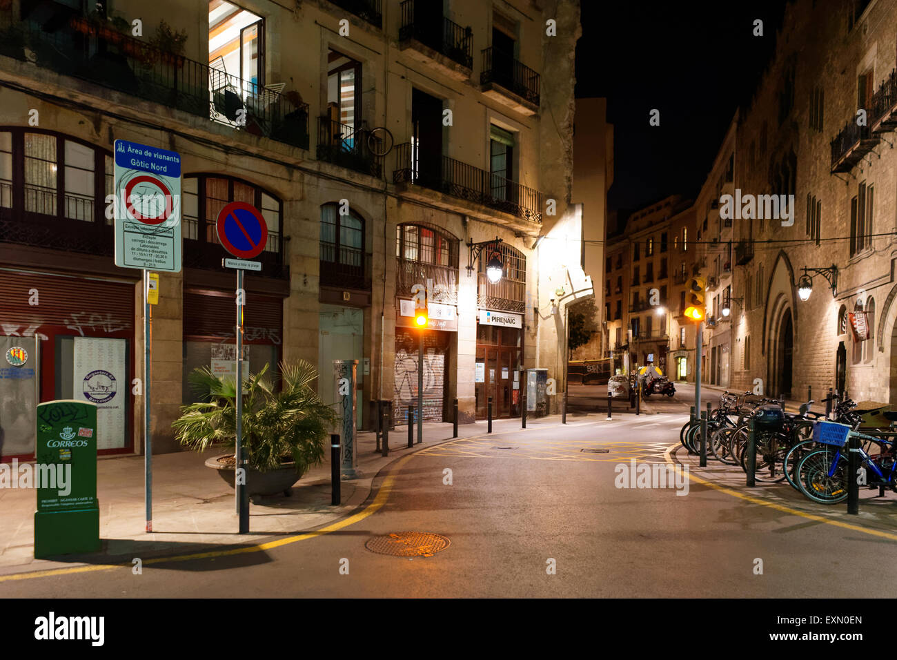 Evening street scene Barcelona Stock Photo - Alamy