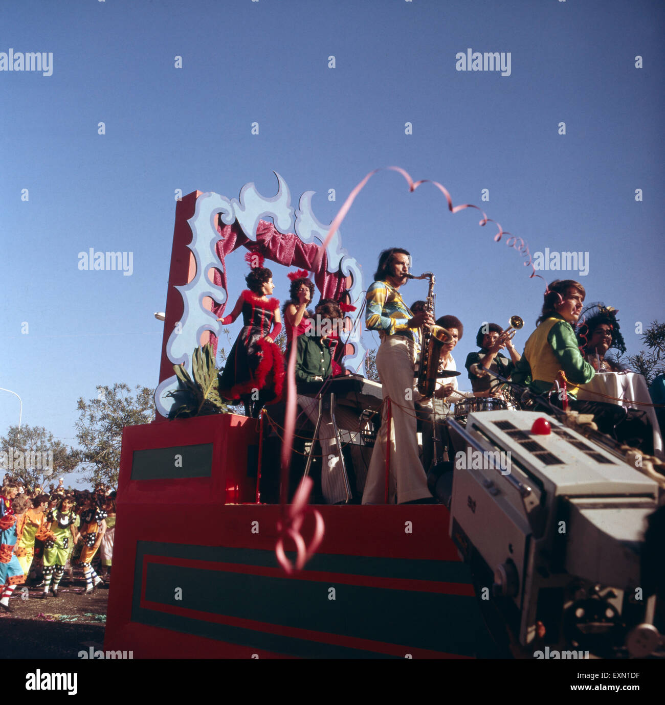 1970s musical instruments hi-res stock photography and images - Alamy